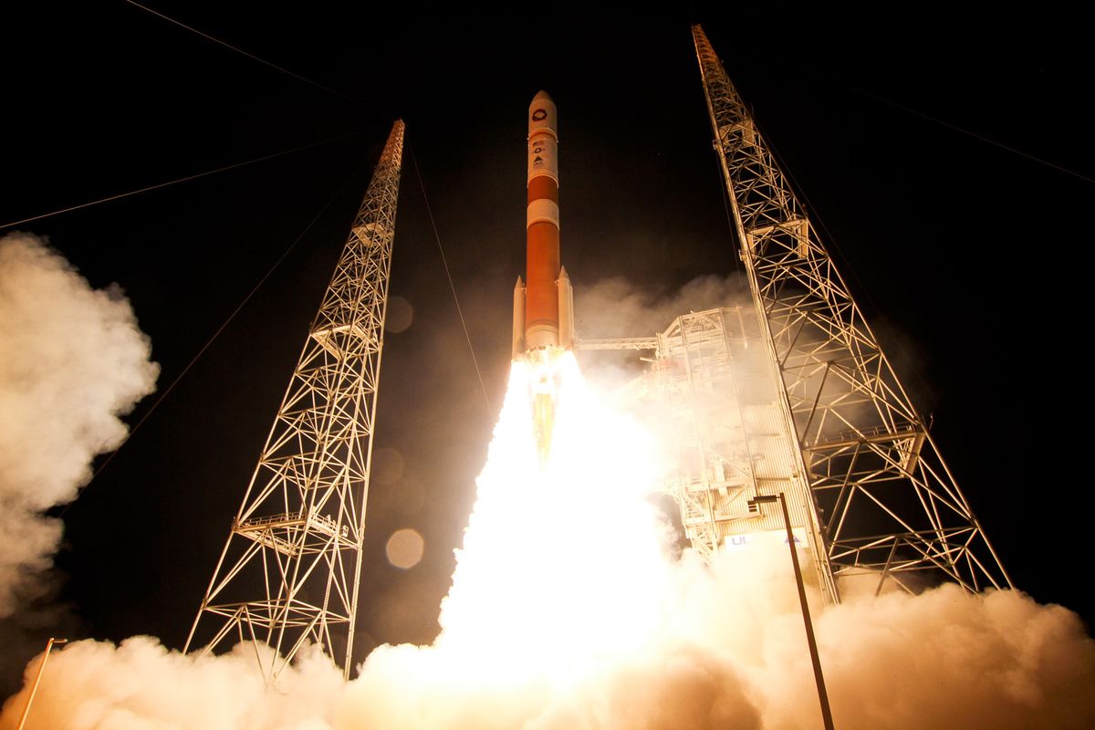 Amazing Night Launch Photos: Delta 4 Rocket Launches WGS-5 Military ...