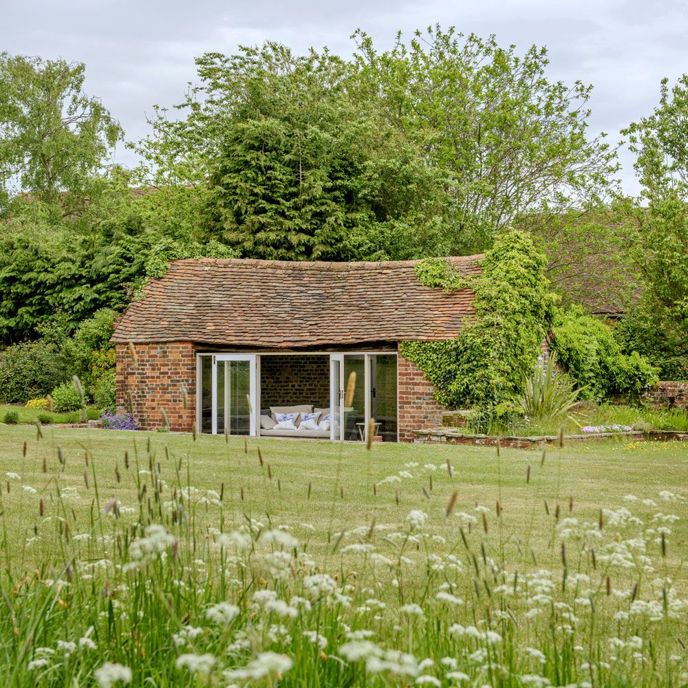 Have a wander around this idyllic rural farmhouse in Hertfordshire ...