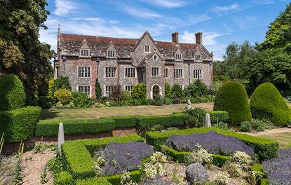 A marvellous manor in the South Downs with 700 years of history ...
