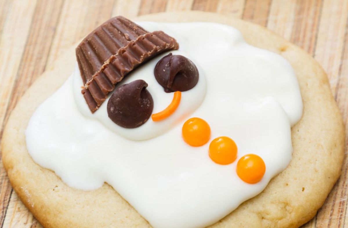 Melted snowman biscuits | Dessert Recipes | GoodtoKnow