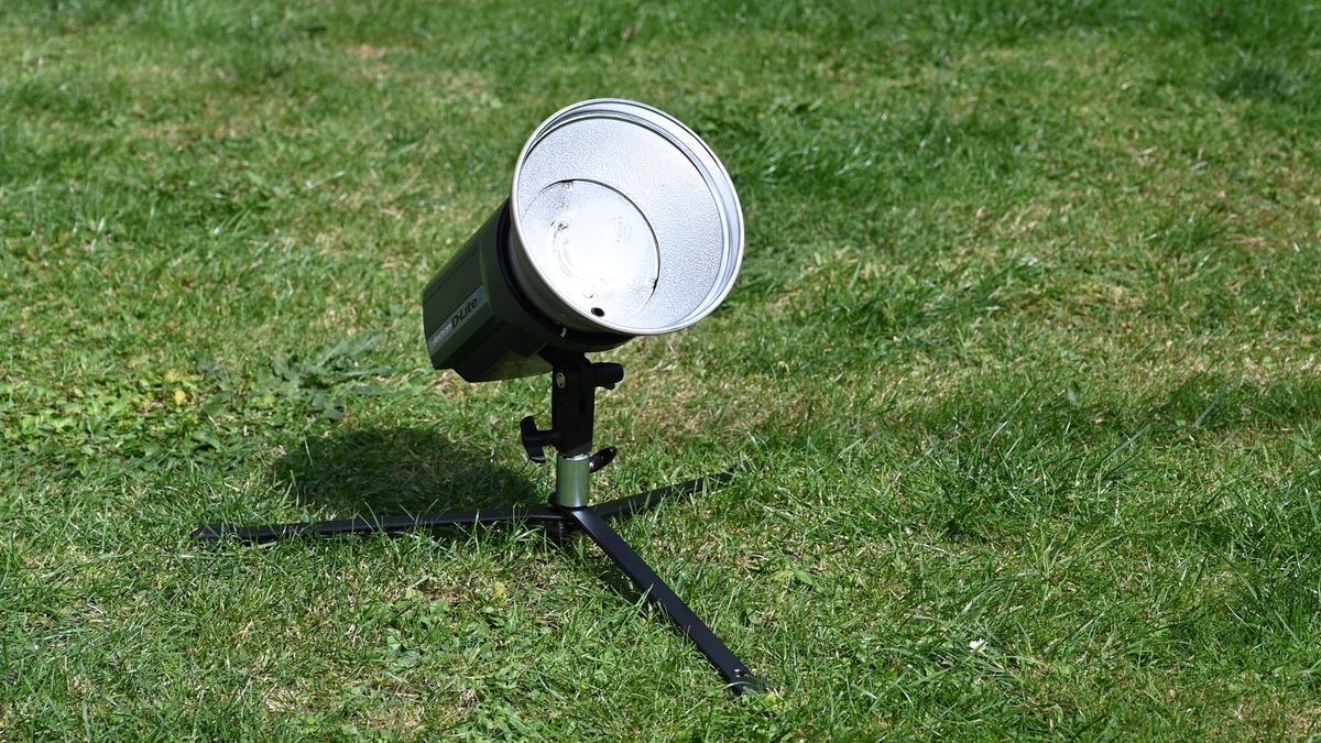 Manfrotto 003 Backlite Stand review: elegant simplicity and sturdy ...