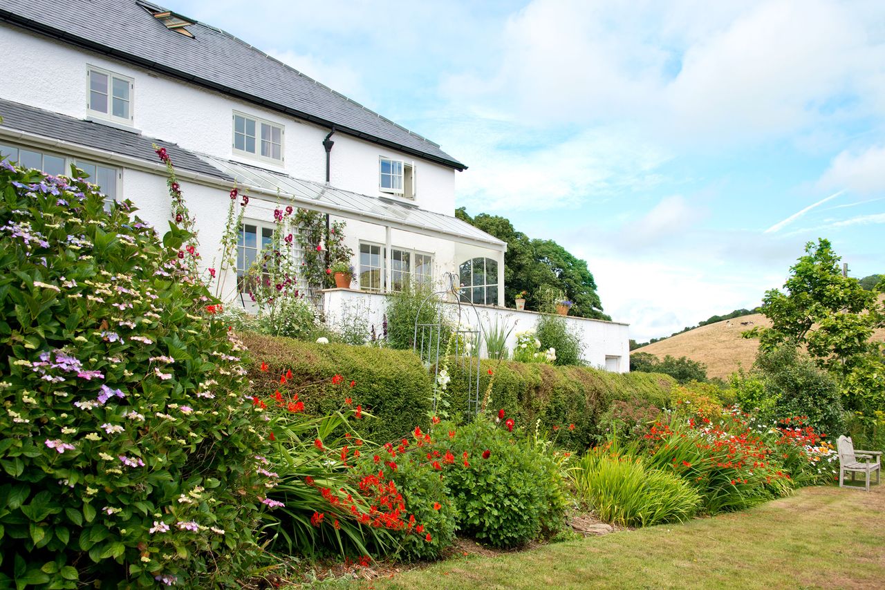 Tiered garden ideas: 11 stylish ways to use levels in your plot ...