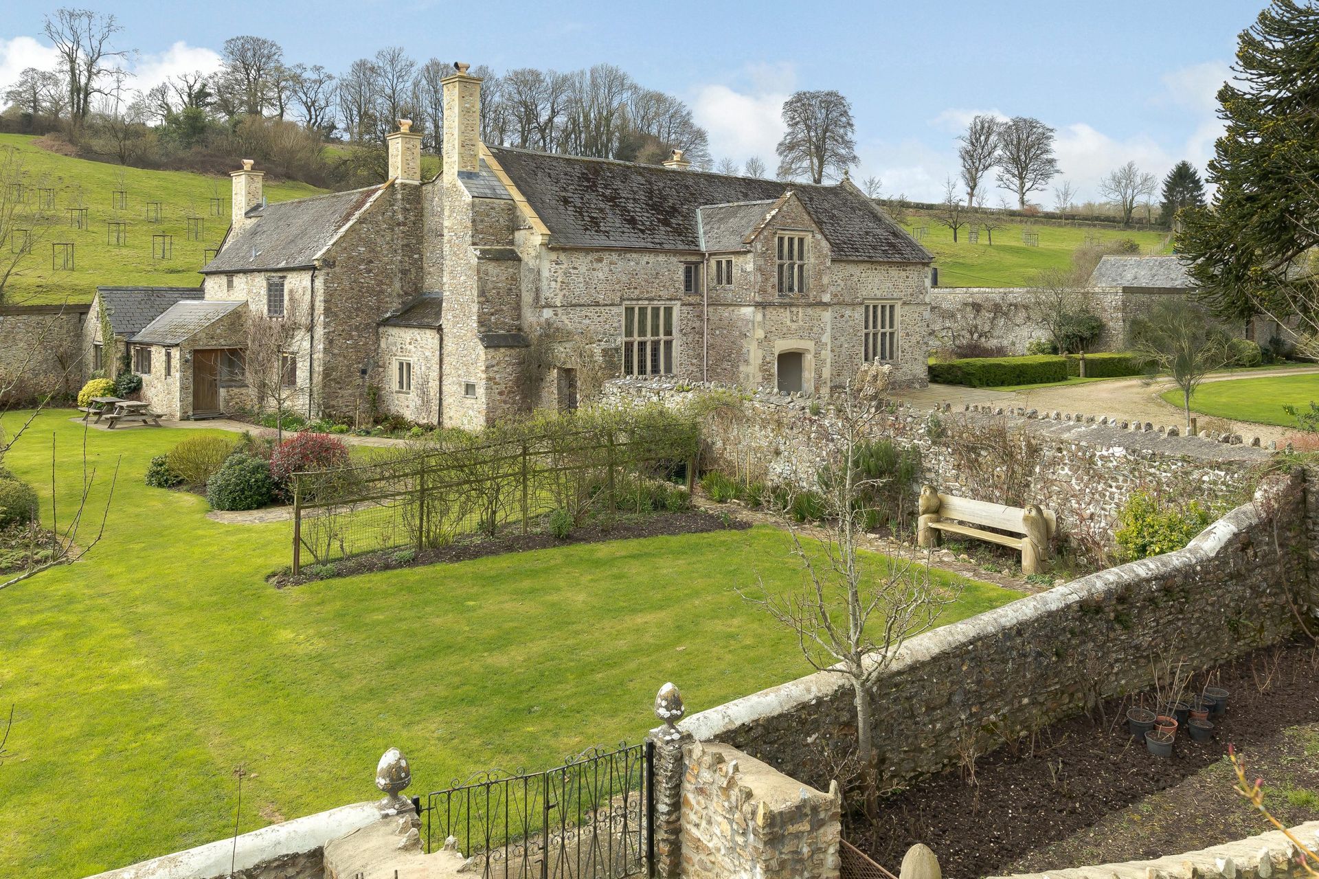 A spectacular Elizabethan manor house with long views of the Devon ...