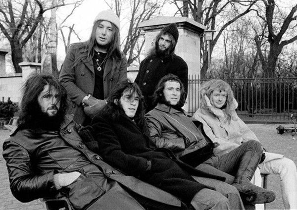 Guitar Techniques of Prog-Rockers Gentle Giant, Yes, Genesis and King ...