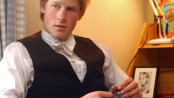 Prince Harry Eton Dorm Room Photos Include Heartbreaking Tribute to ...