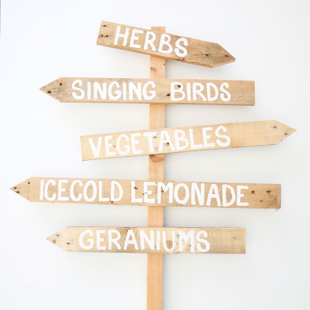 How to make a DIY garden signpost with leftover outdoor paint and ...
