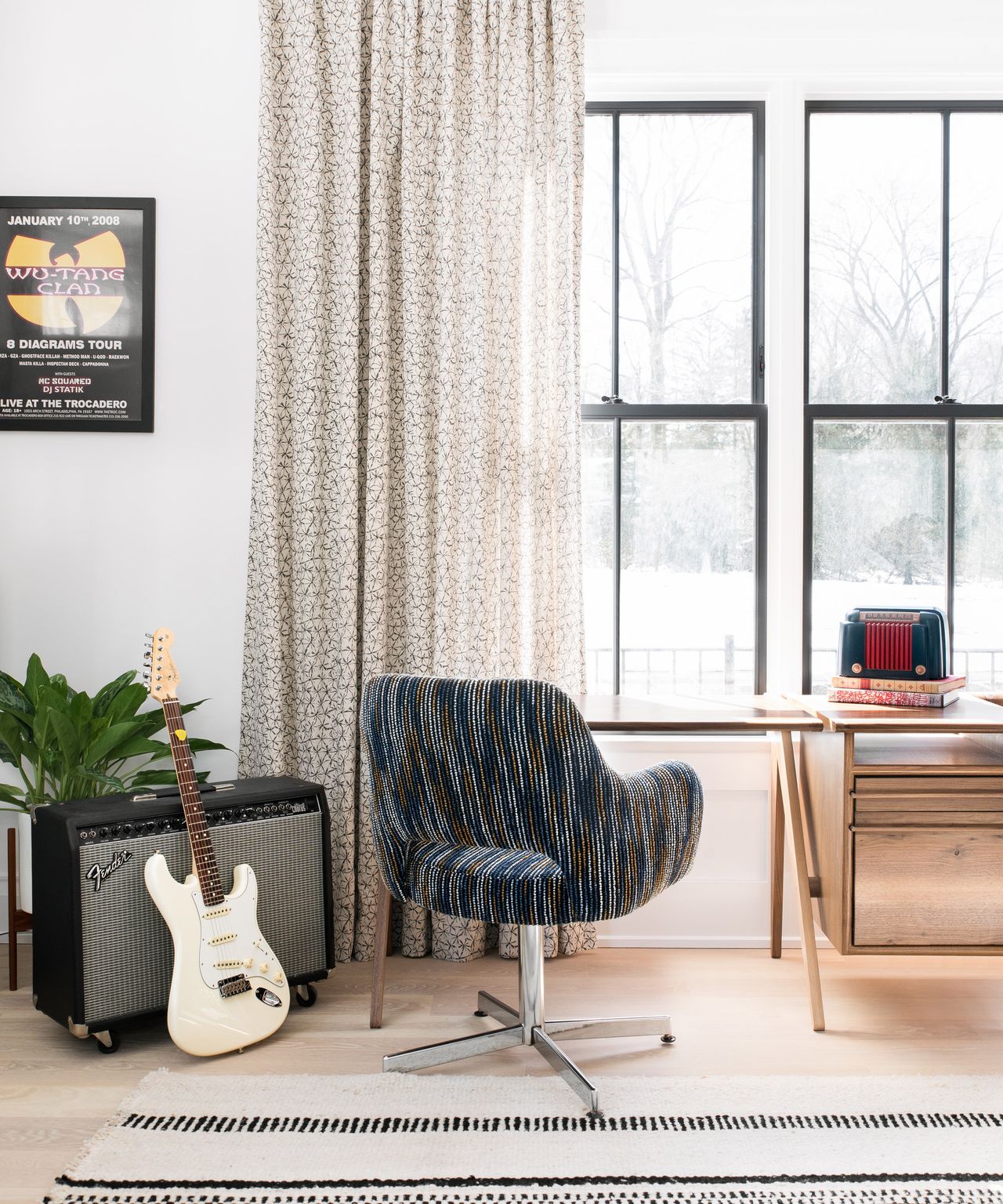 Take a tour of this stylishly laid-back home in the New York suburbs ...