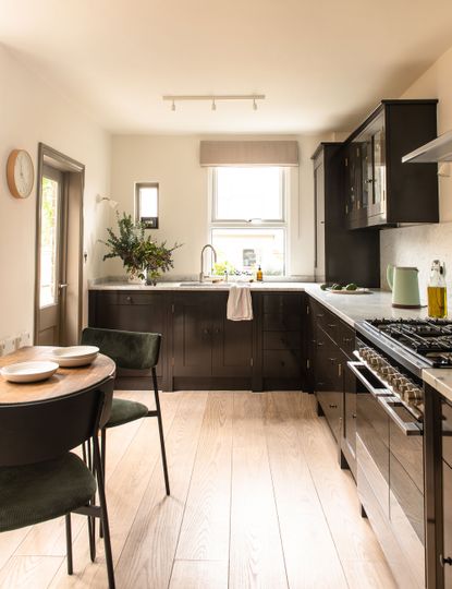 Kitchens without islands: 7 alternatives to an island unit | Homes and ...