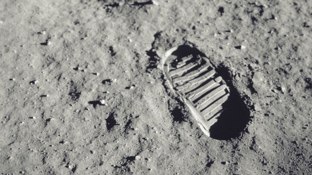 How long would it take to walk around the moon? | Live Science