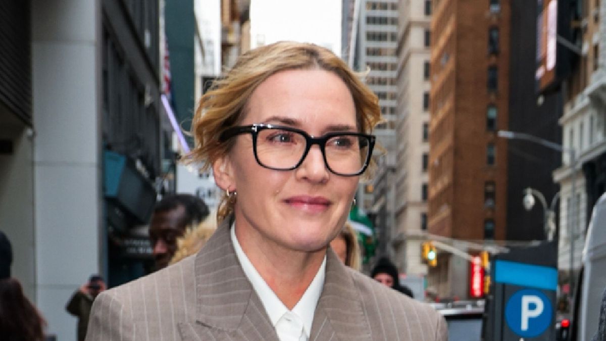 Kate Winslet is a master of the jeans and blazer outfit formula | Woman ...