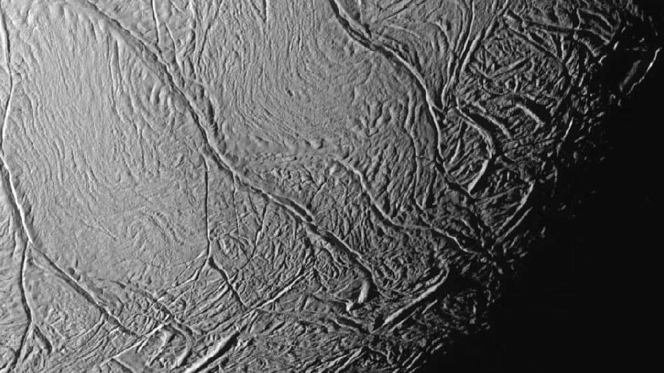 Enormous 'San Andreas fault' on Saturn's moon could help reveal signs ...