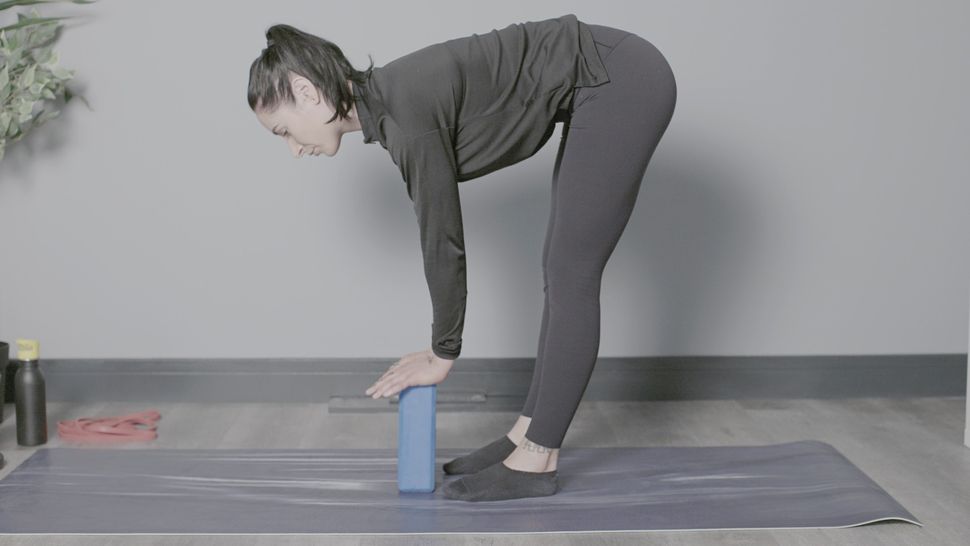 This 3-move stretching routine will develop healthy hips and strengthen ...