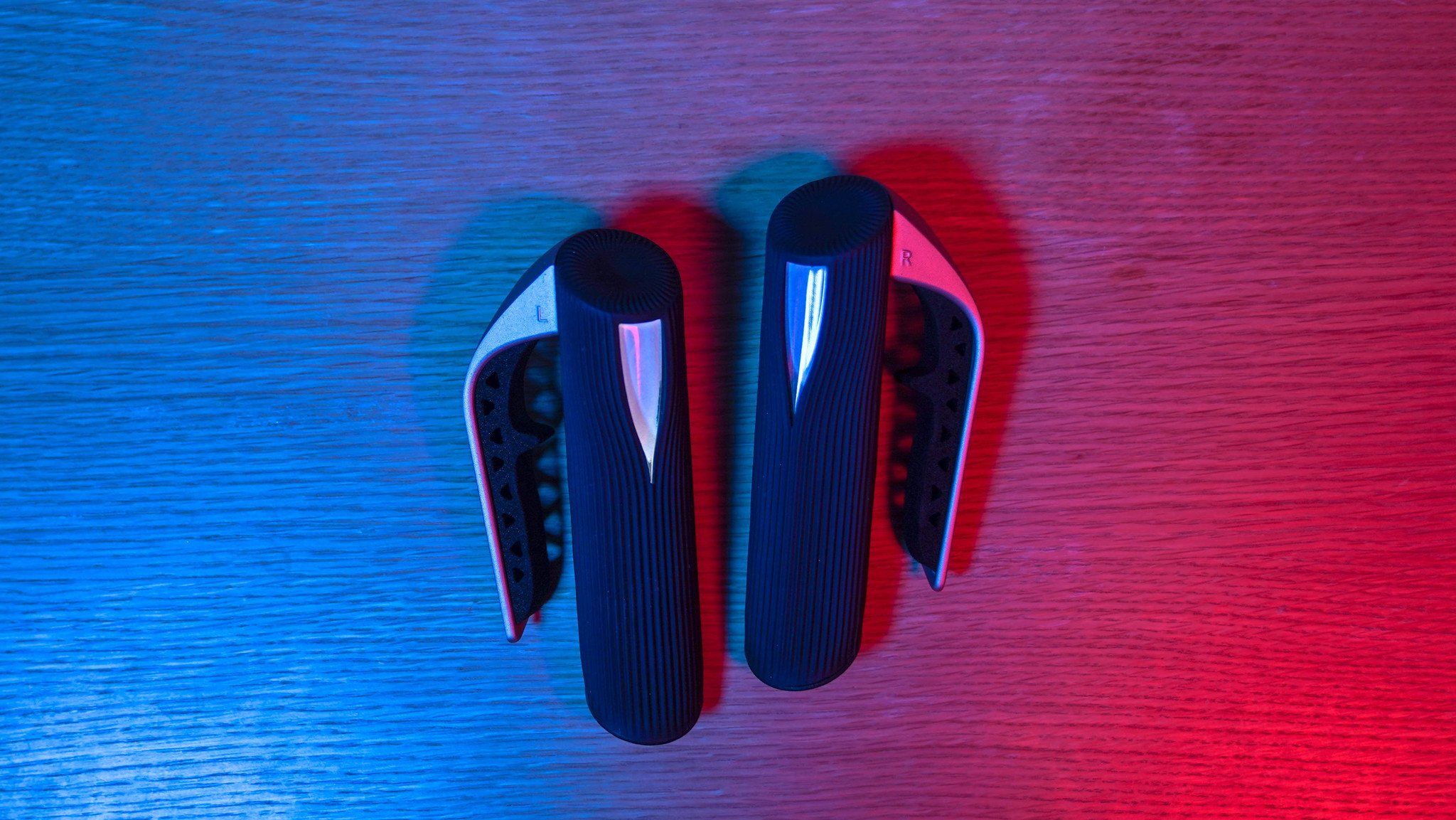 Etee VR controllers challenge Valve Index with full-finger touch ...