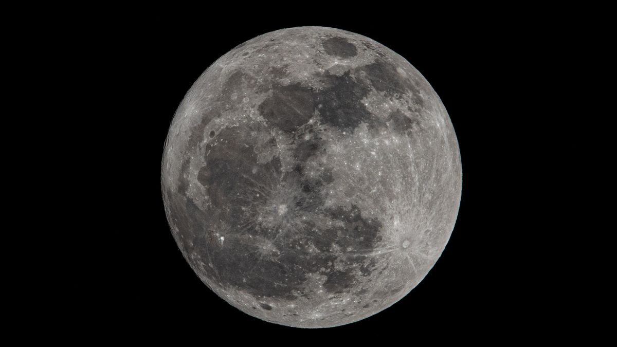 July 2025 full 'Buck Moon' dazzles skywatchers worldwide (photos) | Space