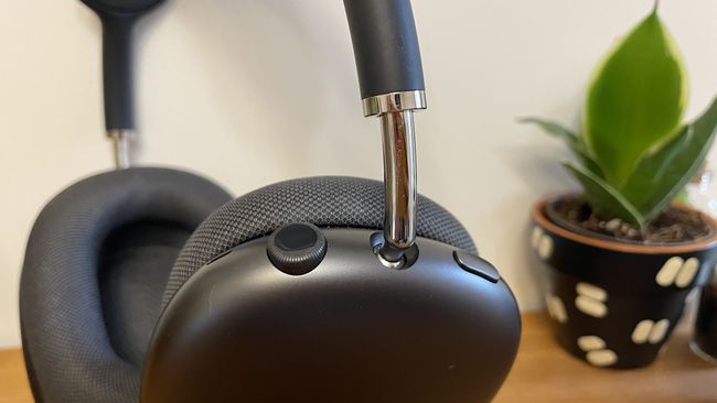 Bose QuietComfort Ultra Headphones vs Apple AirPods Max: which flagship ...