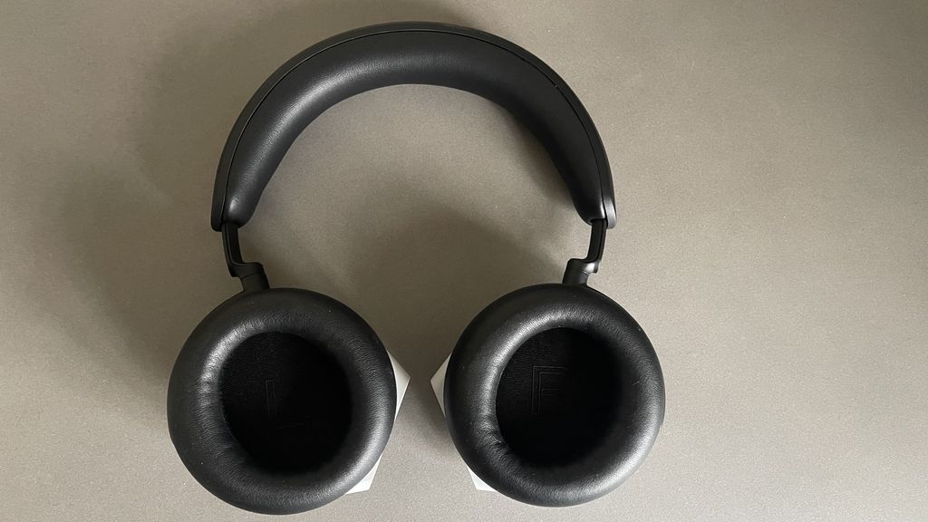 Alienware AW920H headset review: Alien design, space age features, very ...