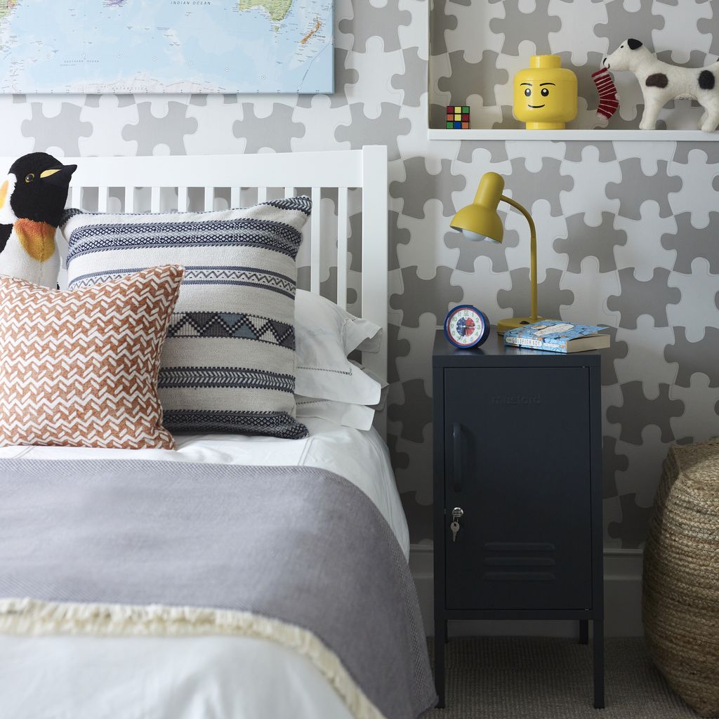 Bedside table ideas - make a big difference with this small item ...