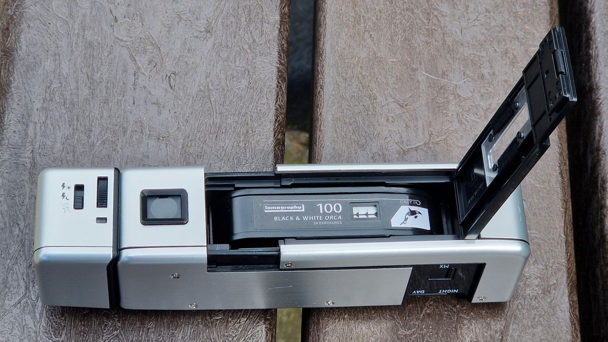 Lomomatic 110 Camera & Flash Metal review: get your groove on with this ...