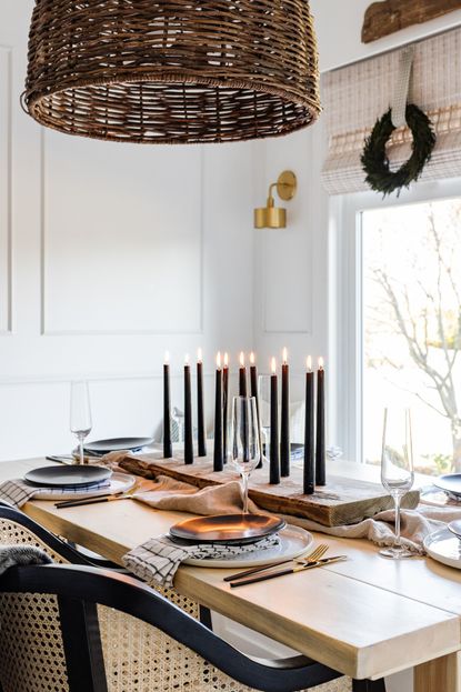 Love modern rustic Christmas decor? Take cues from this stunning ...