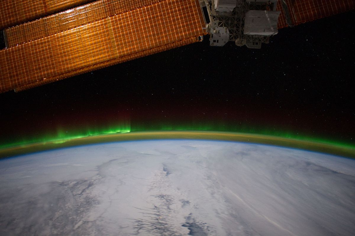 Auroras Over Earth: Amazing Northern Lights Photos from Space: Page 2 ...