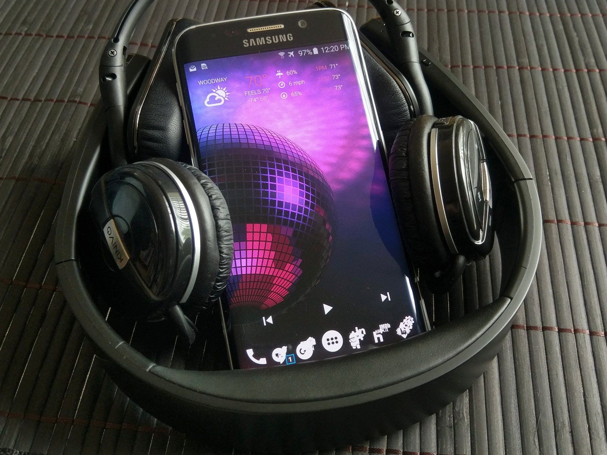 Move to the beat with this jammin' Wallpaper Wednesday | Android Central