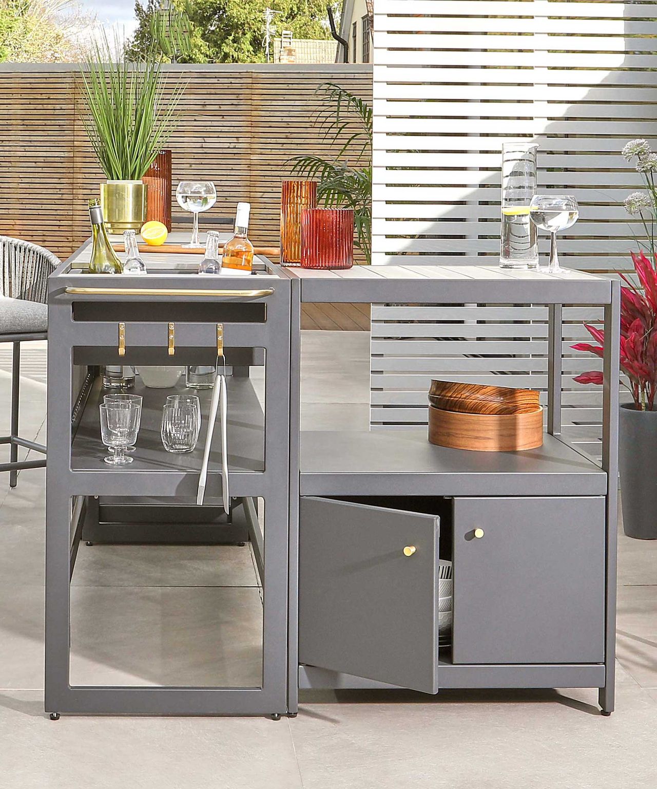 Drink station ideas for outdoor parties: 11 chic setups | Gardeningetc