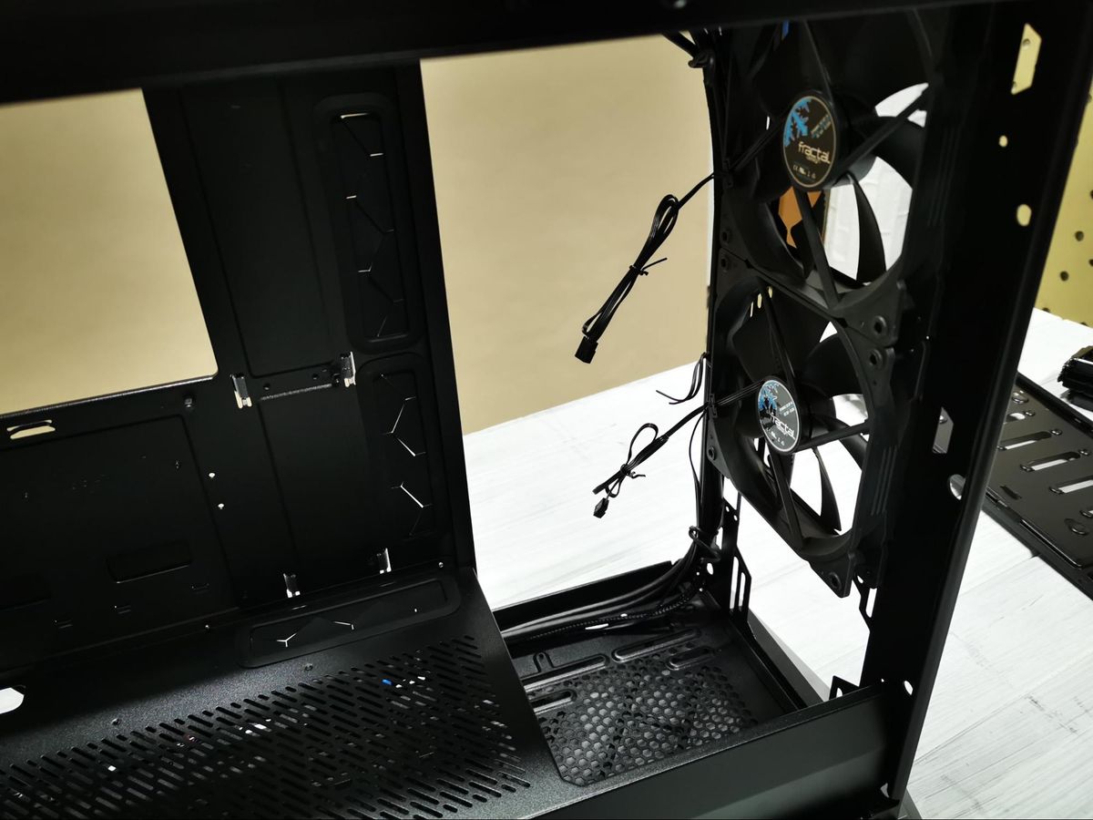 Fractal Design Vector RS Case Review: Flexible, but Expensive | Tom's ...