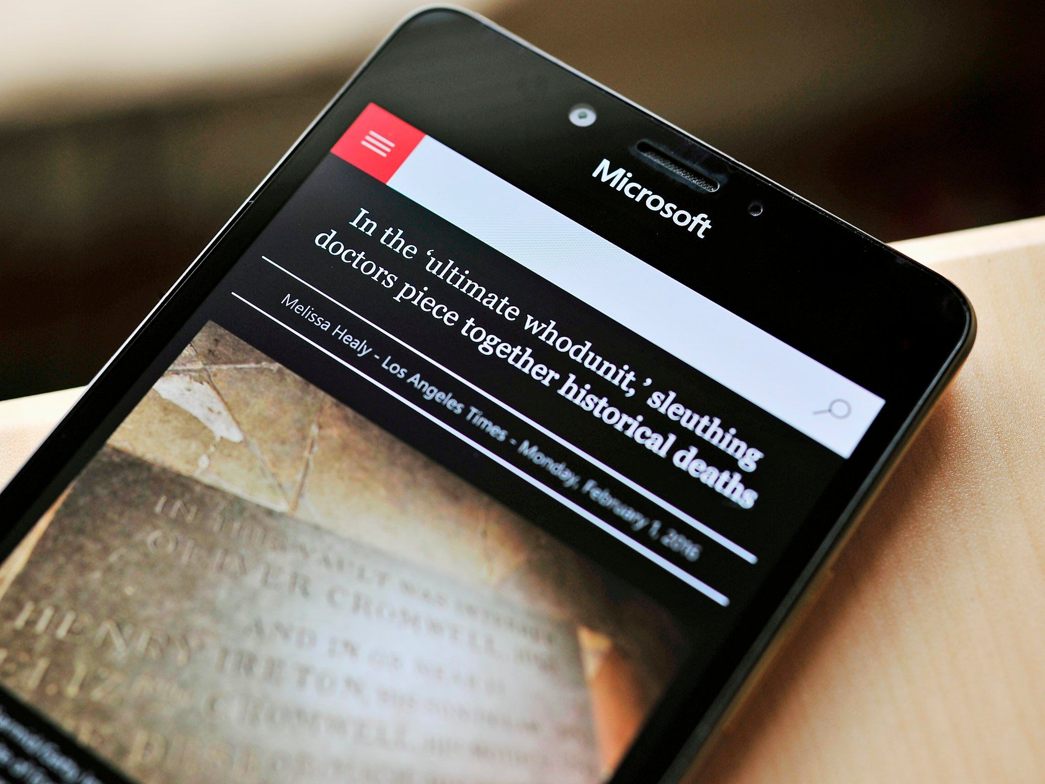 MSN News for Windows 10 gets new dark theme for bedside reading ...