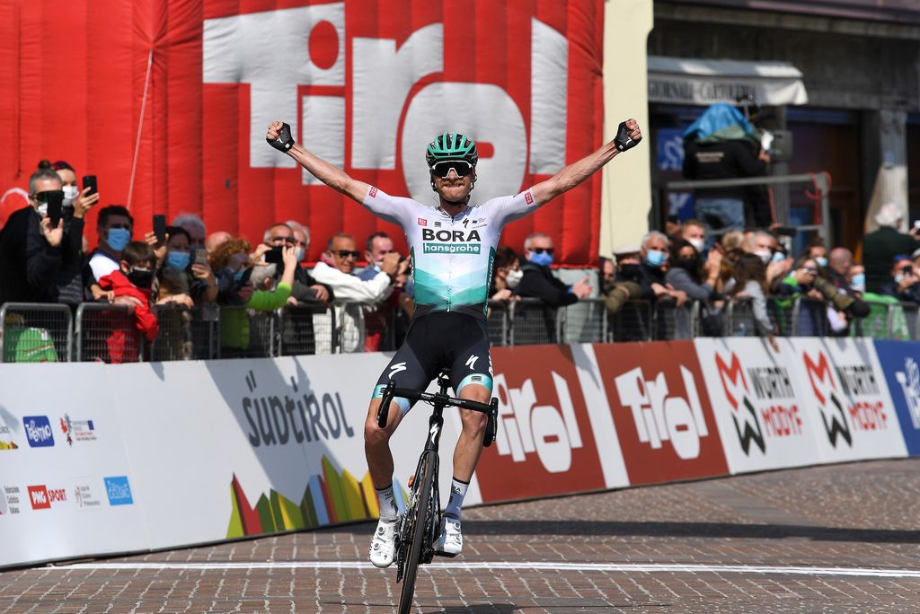 Simon Yates wins the Tour of the Alps 2021 as Felix Großschartner solos ...