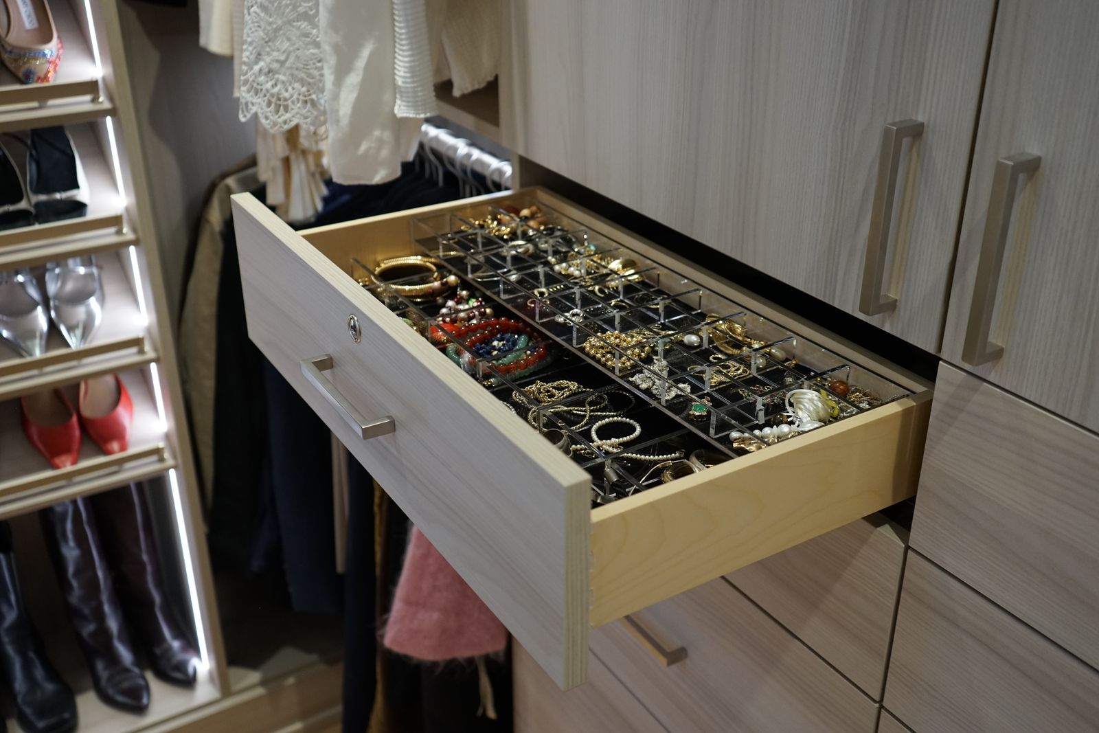 8 Container Store Closet Organization Tips | Who What Wear