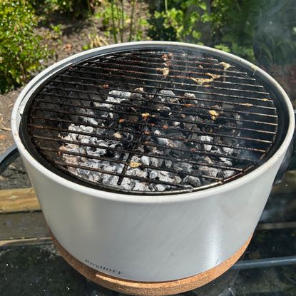 BergHOFF Leo Carbon Steel Outdoor Tabletop BBQ review | Ideal Home