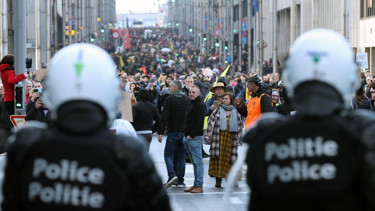 How the world reported Europe’s eruption of anti-lockdown protests ...