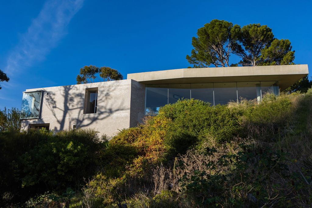 Mountain House makes the most of its spectacular site | Wallpaper*