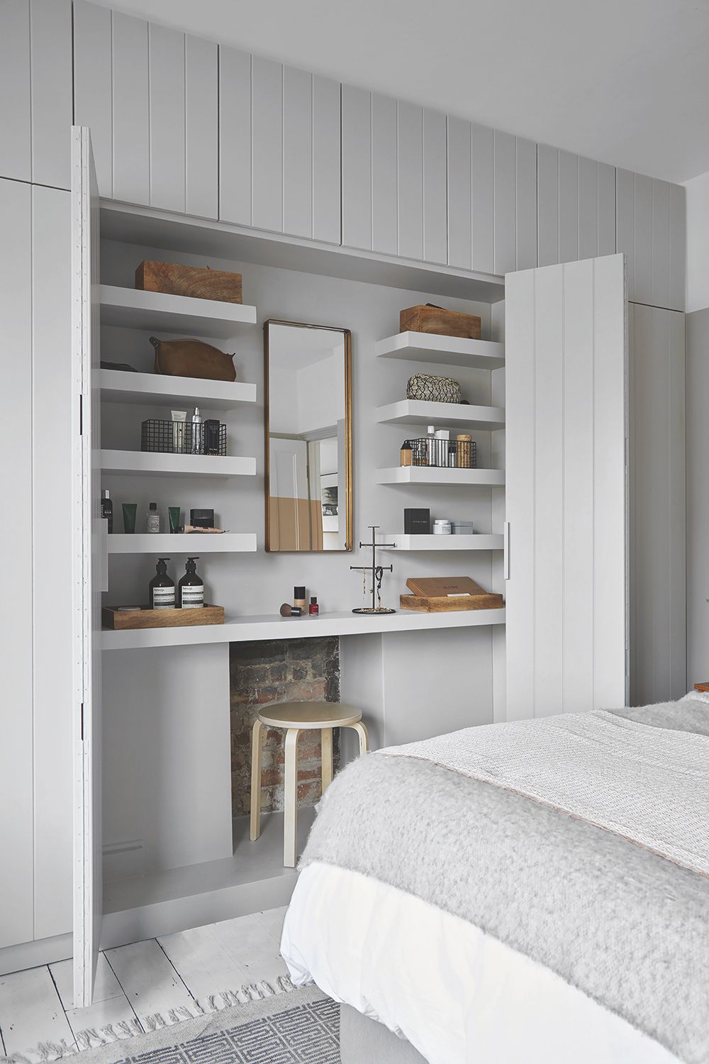 14 small bedroom storage ideas and hacks to help clear the clutter and ...