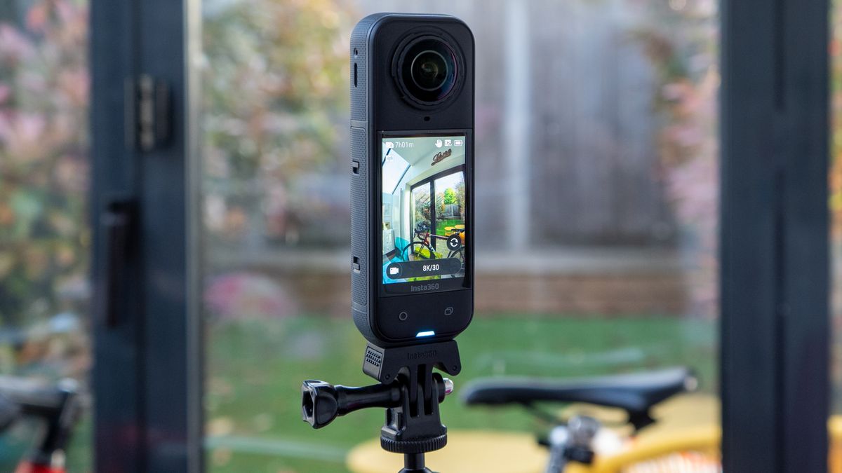 Hybrid mirrorless cameras are not all they're cracked up to be - and ...