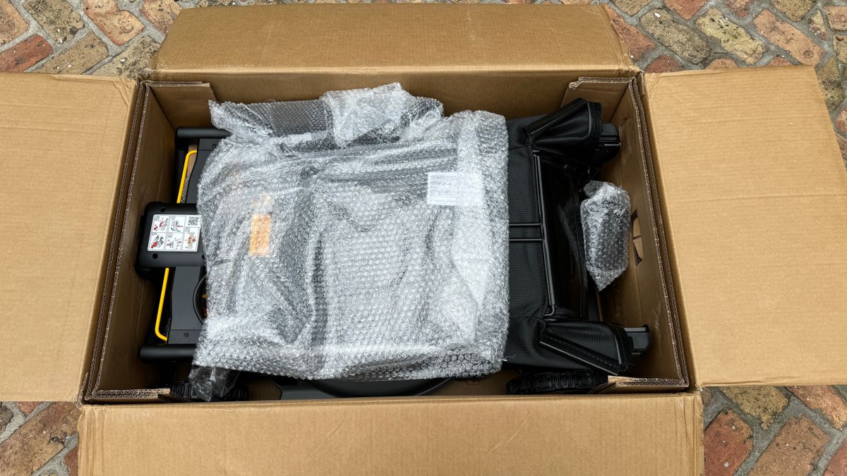 DeWalt 60V MAX Brushless Push Mower review: lightweight yet powerful ...