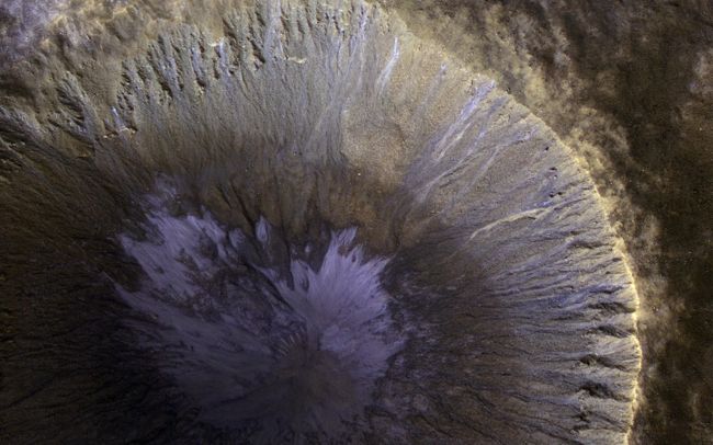 Gullies Streak Down Mars Crater in Stunning NASA Photo | Space