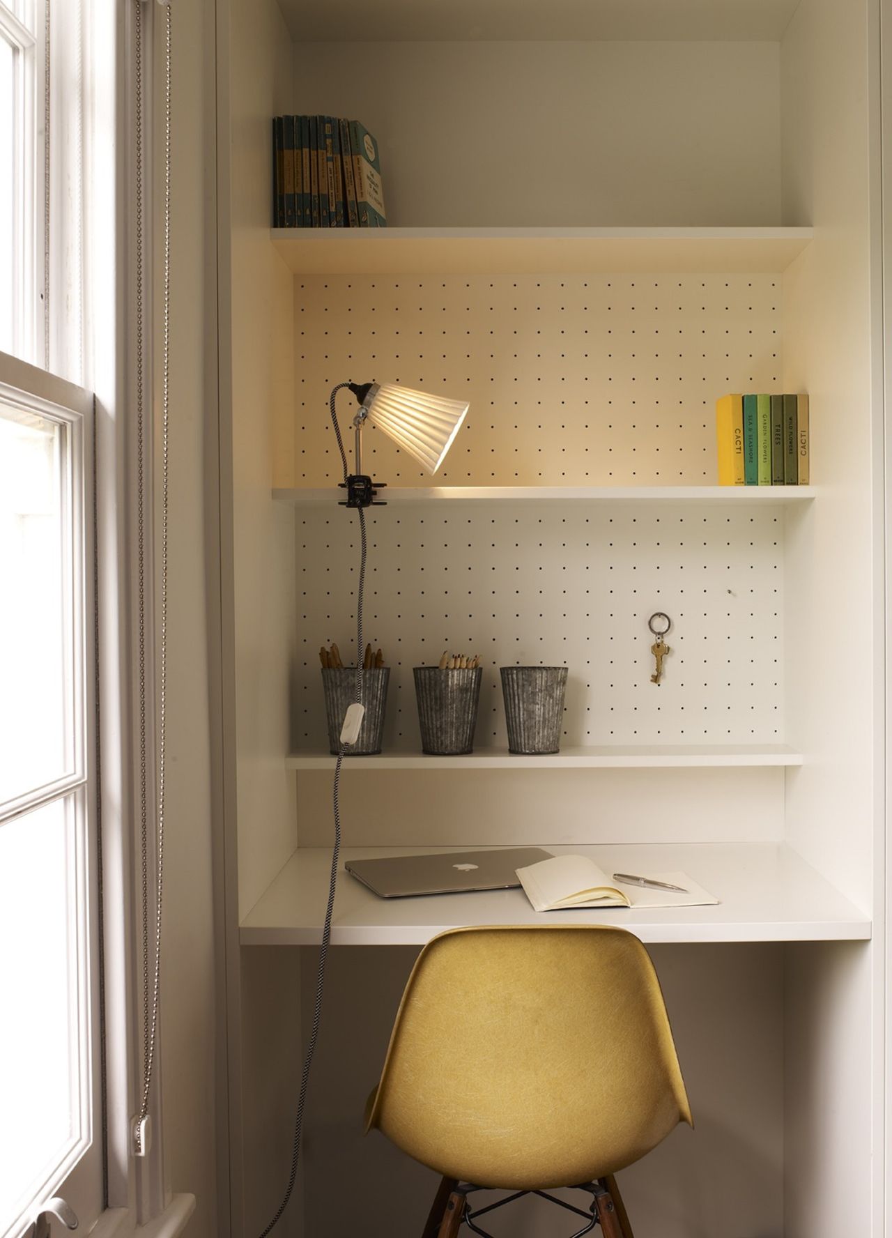 Guest room office ideas: 10 ways to achieve a smart layout | Homes and ...