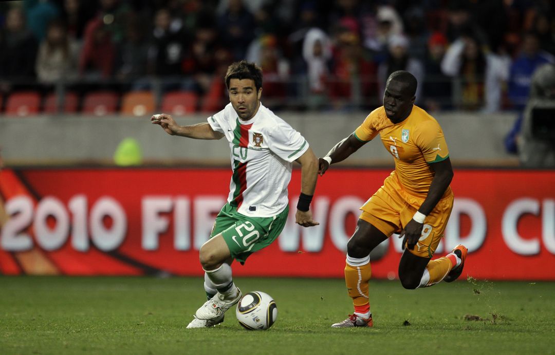 Deco Find Space In Midfield FourFourTwo