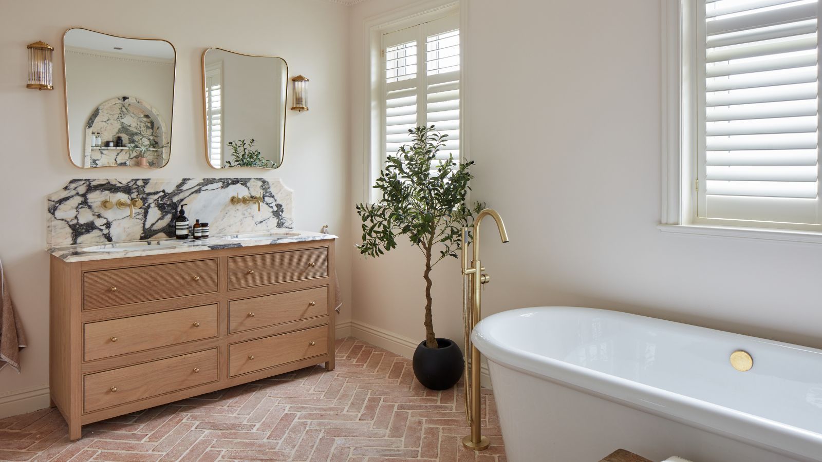 7 bathroom floor tile trends to know about for 2025 | Homes and Gardens