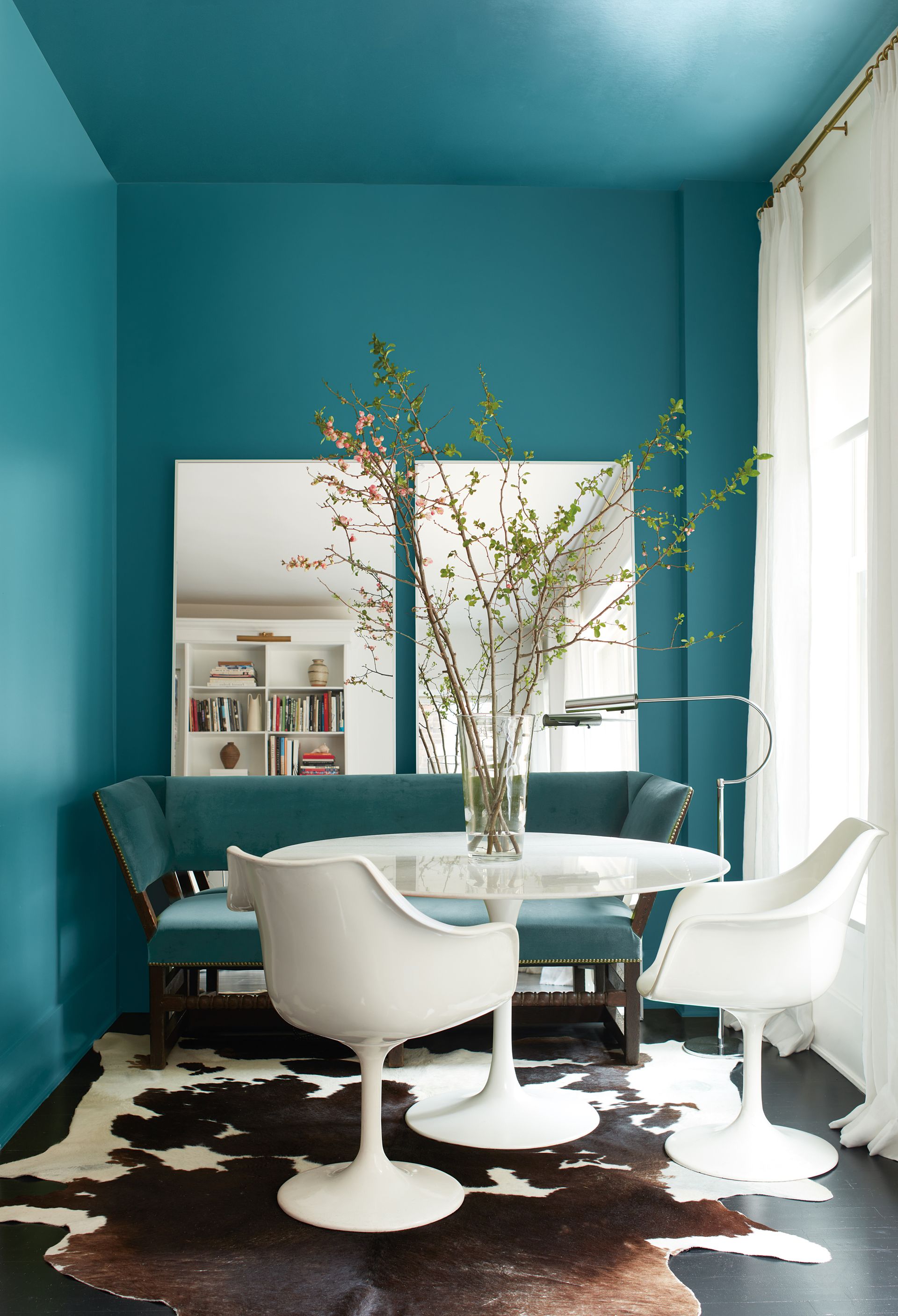 Color Drenching — A Guide to The Trending Tone-On-Tone Style | Livingetc