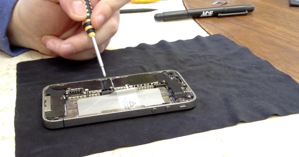 How to replace a broken iPhone 4 (GSM) screen | iMore