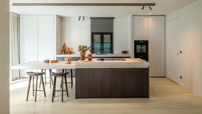 Split level kitchen ideas — a rising trend not to ignore | Homebuilding