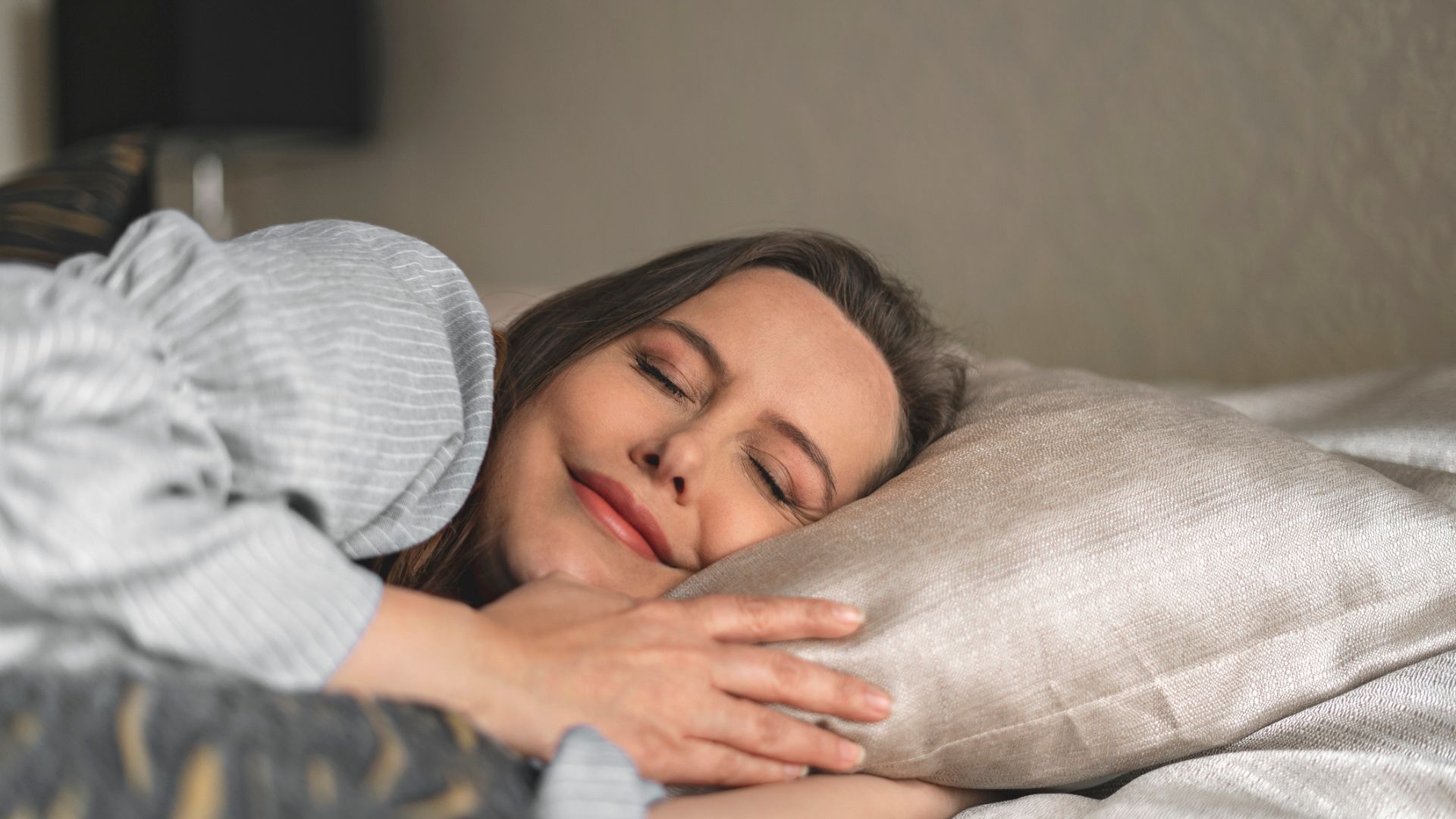 How quitting smoking benefits your sleep in one week, one month and one ...