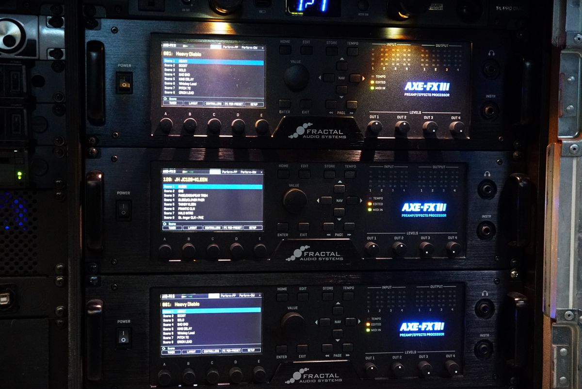 James Hetfield guitar tech Chad Zaemisch shows you his 72 Seasons live ...