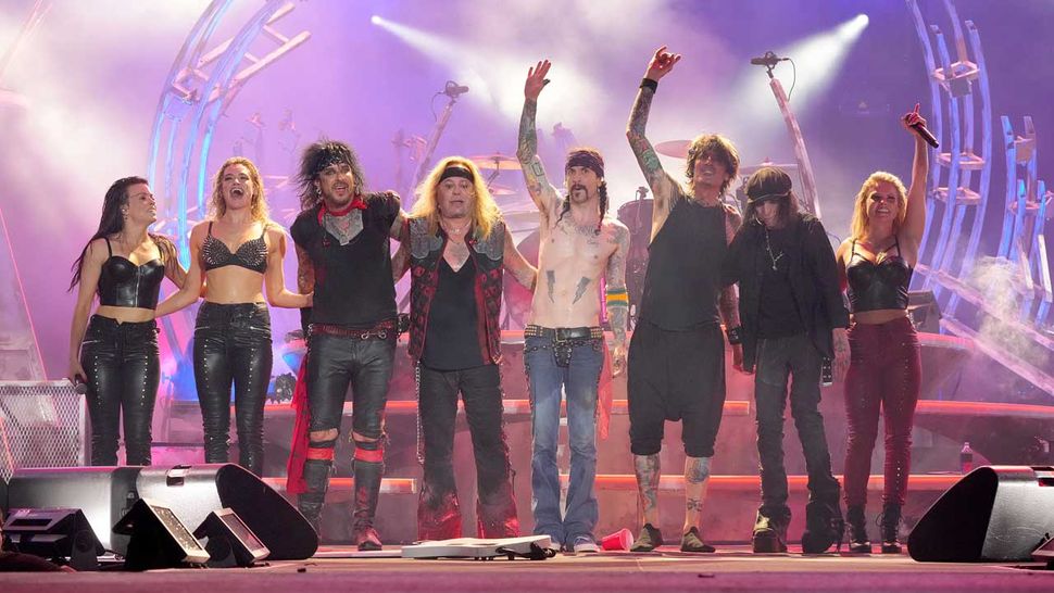 Def Leppard and Motley Crue’s Stadium Tour sold $173,000,000 worth of ...