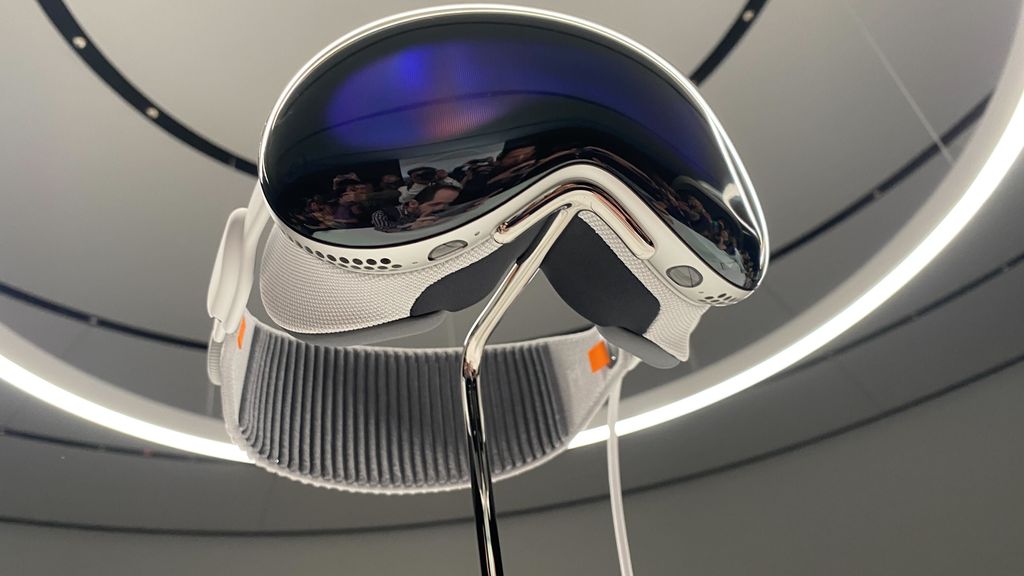 Apple Shows Off $3,499 Vision Pro XR Headset at WWDC | Tom's Hardware