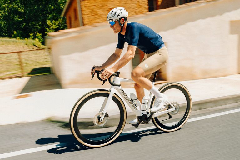 Megamo Upon: first road bike with DJI's 1,500W Avinox Motor | Cycling ...