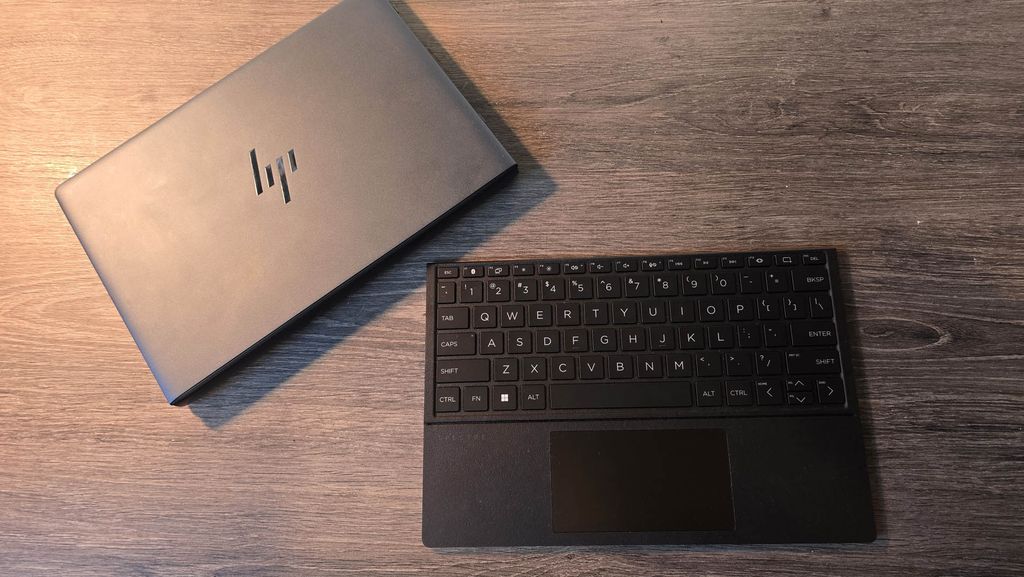 HP Spectre Foldable 17 review: a flagship screen and hugely versatile ...