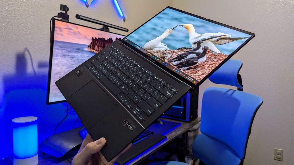 ASUS Zenbook 14 (Q415M) review: $800 of OLED brilliance, but with one ...